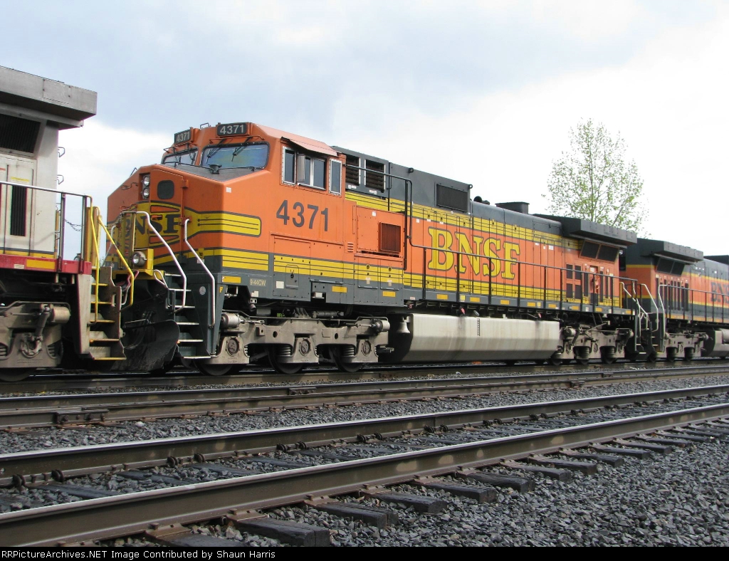 BNSF4371 D9-44CW